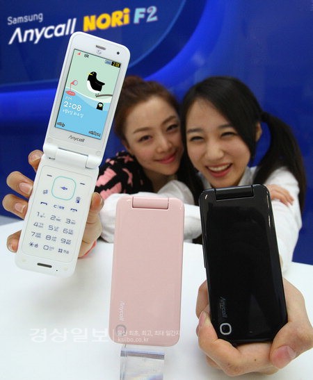 신세대 겨냥 폴더형 폰 삼성전자 ‘노리F 2’ 출시