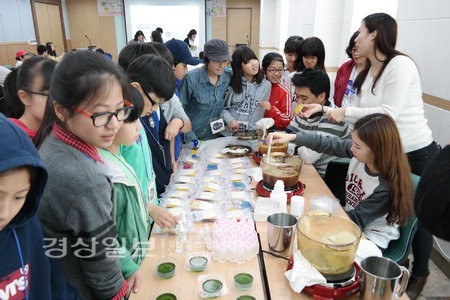 “초콜릿 녹여 틀에 부으며 주조기술 배워요”