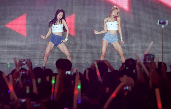 [사진뉴스]인기 유튜버 'WAVEYA', 관객 압도하는 무대