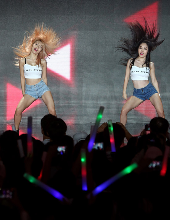 [사진뉴스]인기 유튜버 'WAVEYA', 관객 압도하는 무대