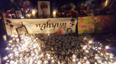 "하늘에선 편히…" 프랑스 파리 K팝팬들 종현 추모