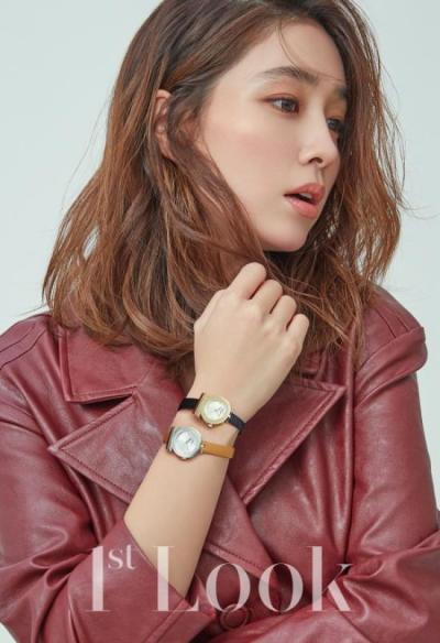 배우 이민정, ‘우아함의 정수’ 성숙미 돋보이는 감성 화보 공개